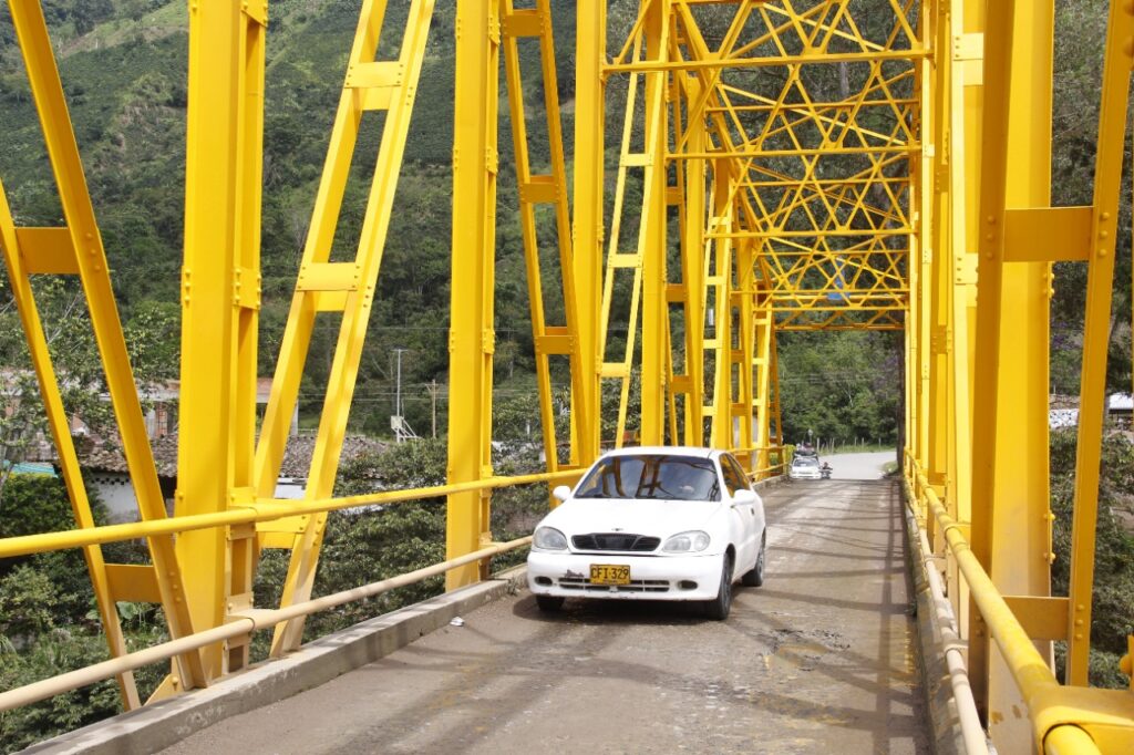 Luego de 20 años de espera es rehabilitado el puente de Oritoguaz que ...